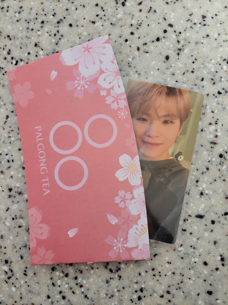 [잡담] 와 포카 포장할 때 카페 컵홀더에 딱 들어가는거 나만 이제 알았어? - 인스티즈(instiz) 연예 카테고리