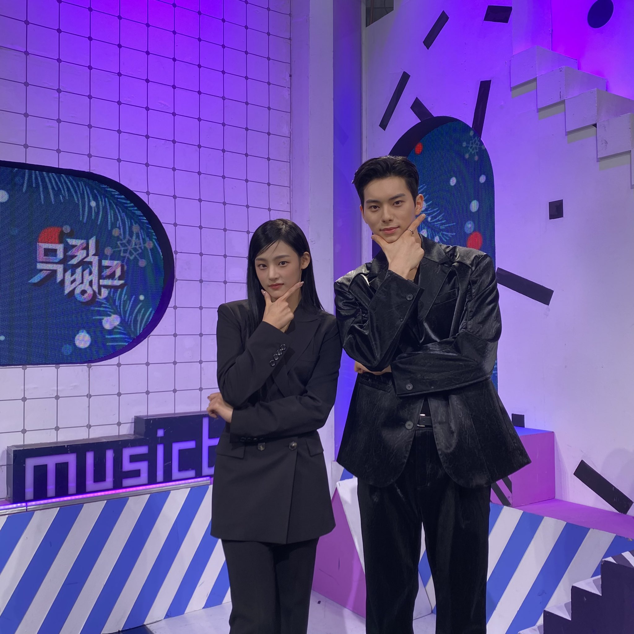 [잡담] 민지 잘생겼는데 또 남자mc 곁에 서니까 - 인스티즈(instiz) 연예 카테고리