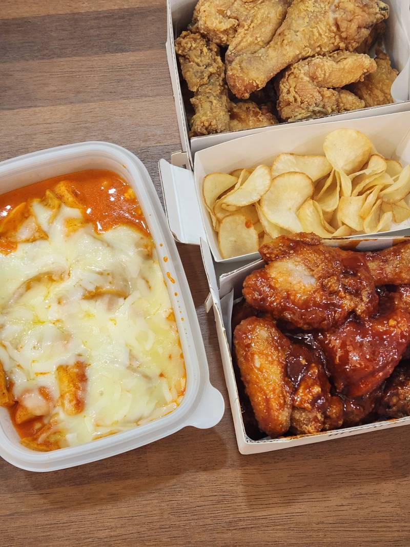 야식 치킨 먹는다 - 인스티즈(instiz) 일상 카테고리