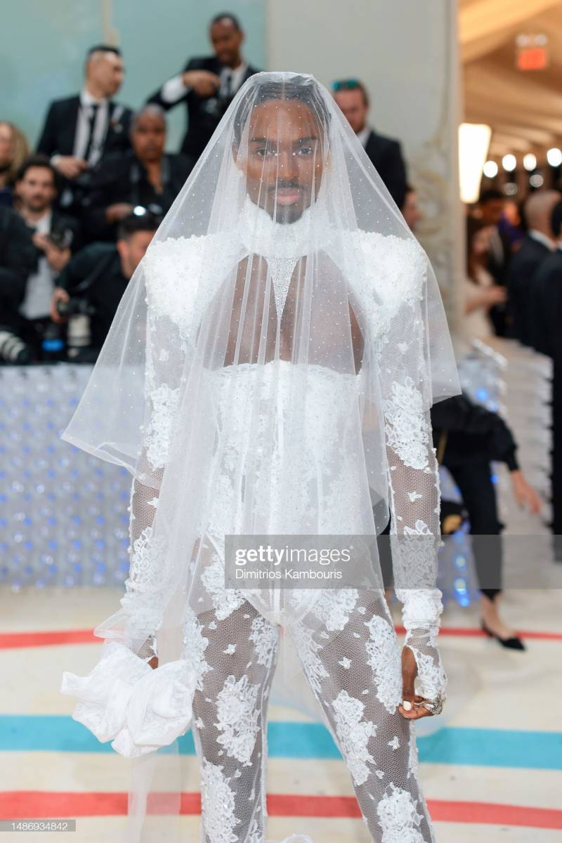 현재 전세계 반응 난리난 패션계 최대 행사.jpg - 인스티즈(instiz) 이슈 카테고리