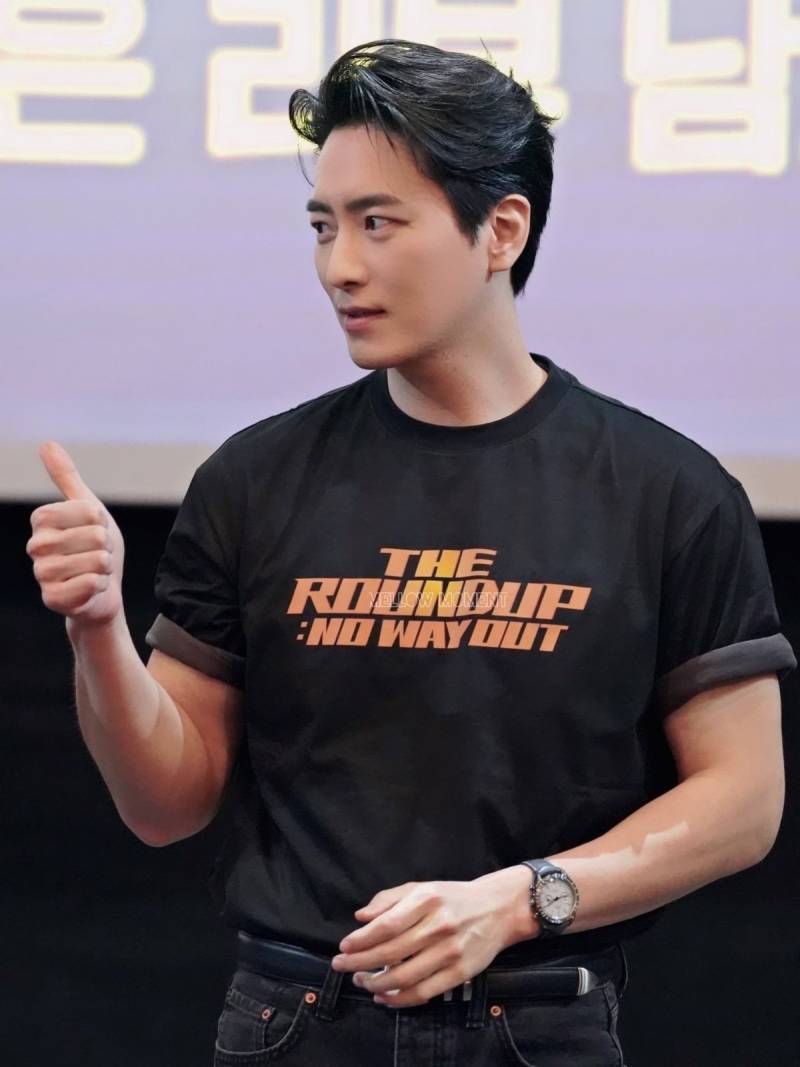 범죄도시 티셔츠 입고 무대인사 하는 역대 빌런들.jpg - 인스티즈(instiz) 이슈 카테고리