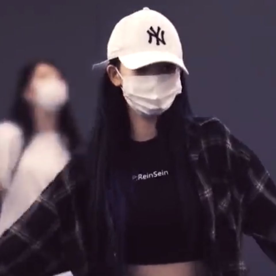 [잡담] 카리나 볼캡 쓴 게 ㄹㅇ 소두 체감 확 된다 - 인스티즈(instiz) (K)POP/예능 카테고리