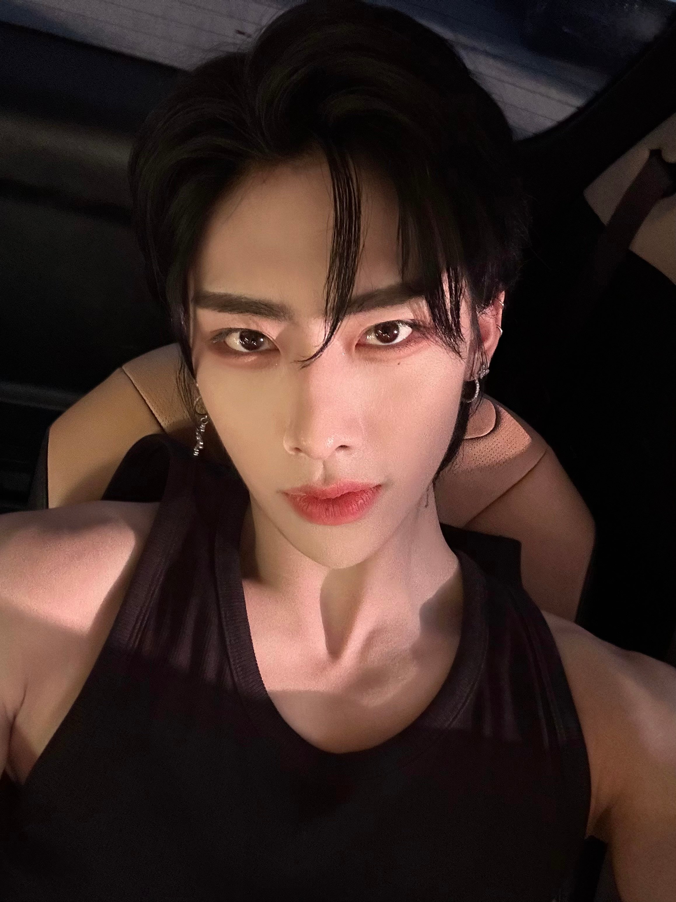 [잡담] 리키 흑발 민소매 셀카봐 - 인스티즈(instiz) 연예 카테고리