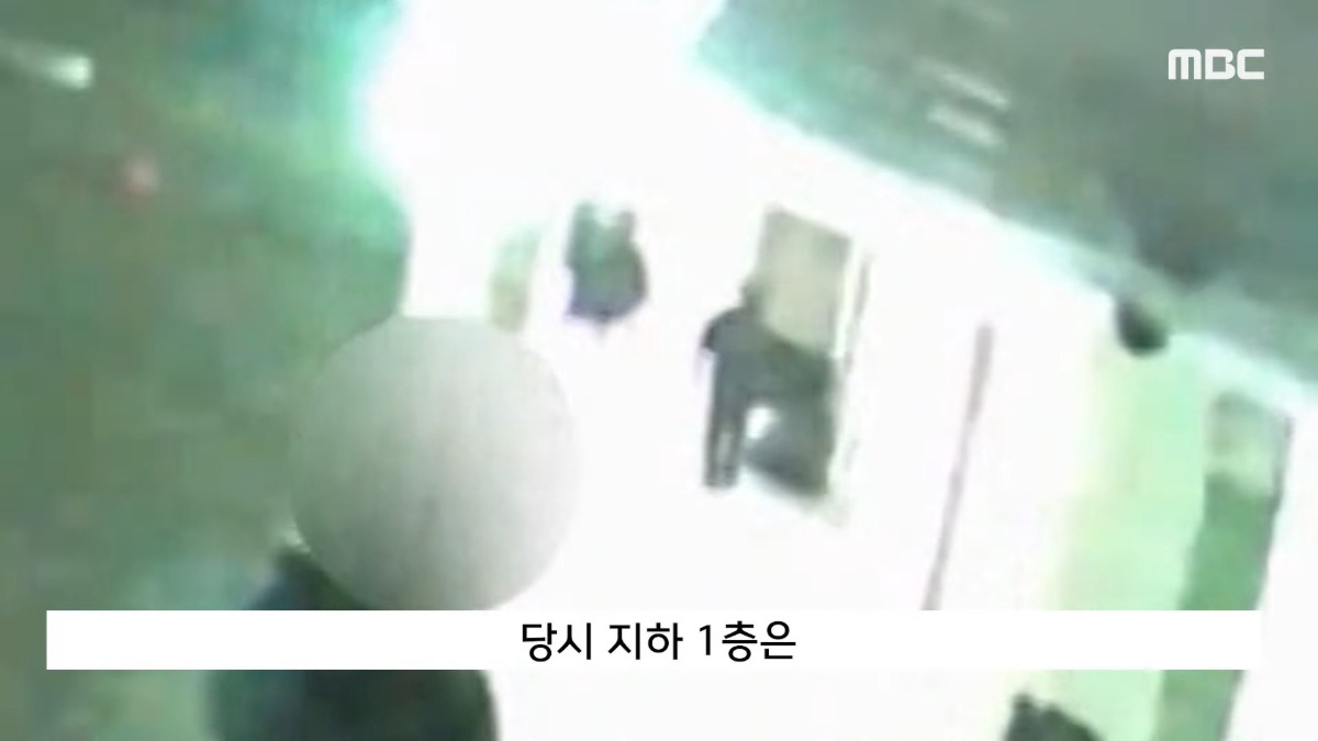 [정보/소식] 계엄해제 가결 이후 707부대원이 국회 단전하는 CCTV 영상...jpg - 인스티즈(instiz) 연예 카테고리