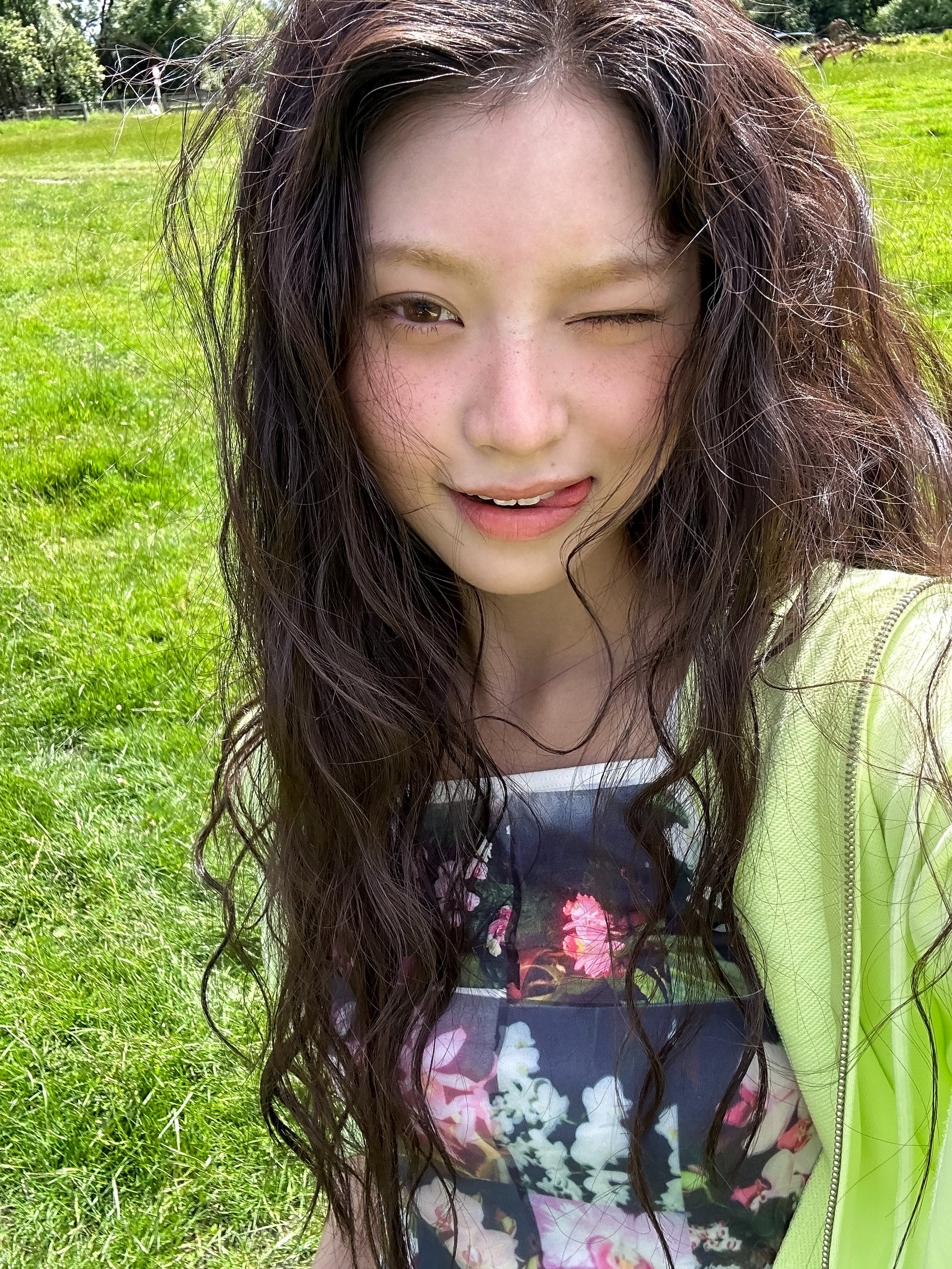 [잡담] 스타쉽이 연습생들 셀카수업 시키는 이유가 있구나 (주어 키키) - 인스티즈(instiz) 연예 카테고리