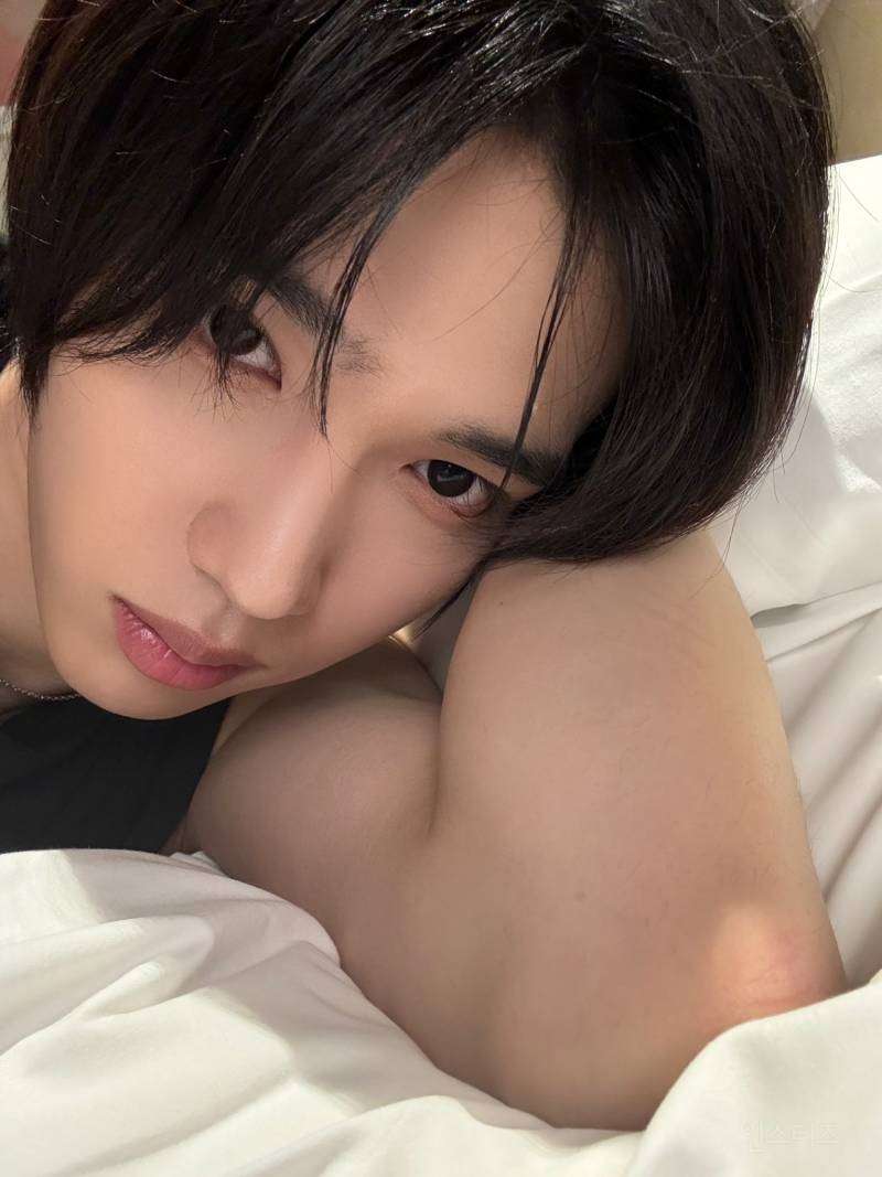 오늘자 홍대에 뜬 키 186cm 장신 남돌.jpg - 인스티즈(instiz) 이슈 카테고리