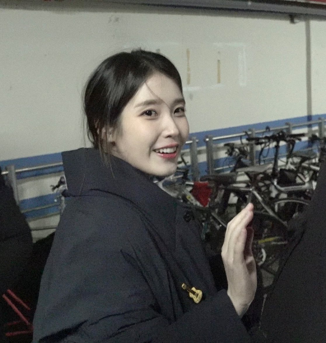 [잡담] 오늘자 아이유 - 인스티즈(instiz) 드영배 카테고리