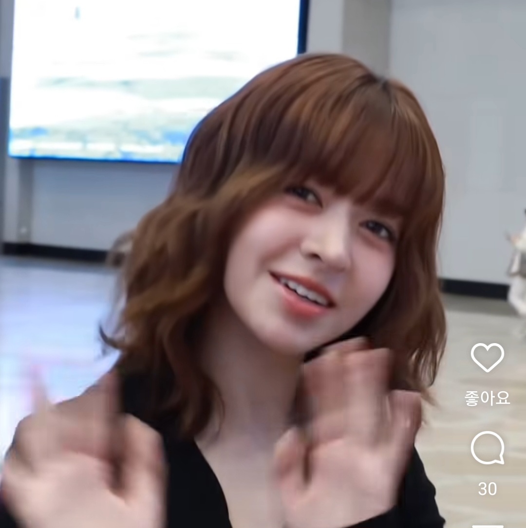 [잡담] 나 오늘 펌할건데 둘 중 뭐가 더 예뻐?제발 골라줘 11112222 - 인스티즈(instiz) 연예 카테고리