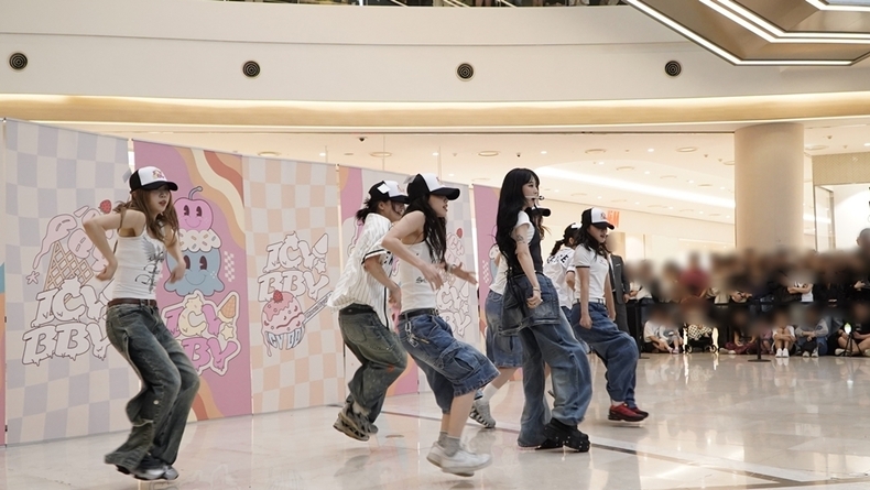 [정보/소식] 문별, 신곡 'ICY BBY' 발매 기념 버스킹...ICY BBY 퍼포먼스 최초 공개 - 인스티즈(instiz ...