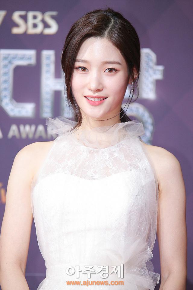SBS 연기대상 정채연.jpgif - 인스티즈(instiz) 연예잡담 카테고리