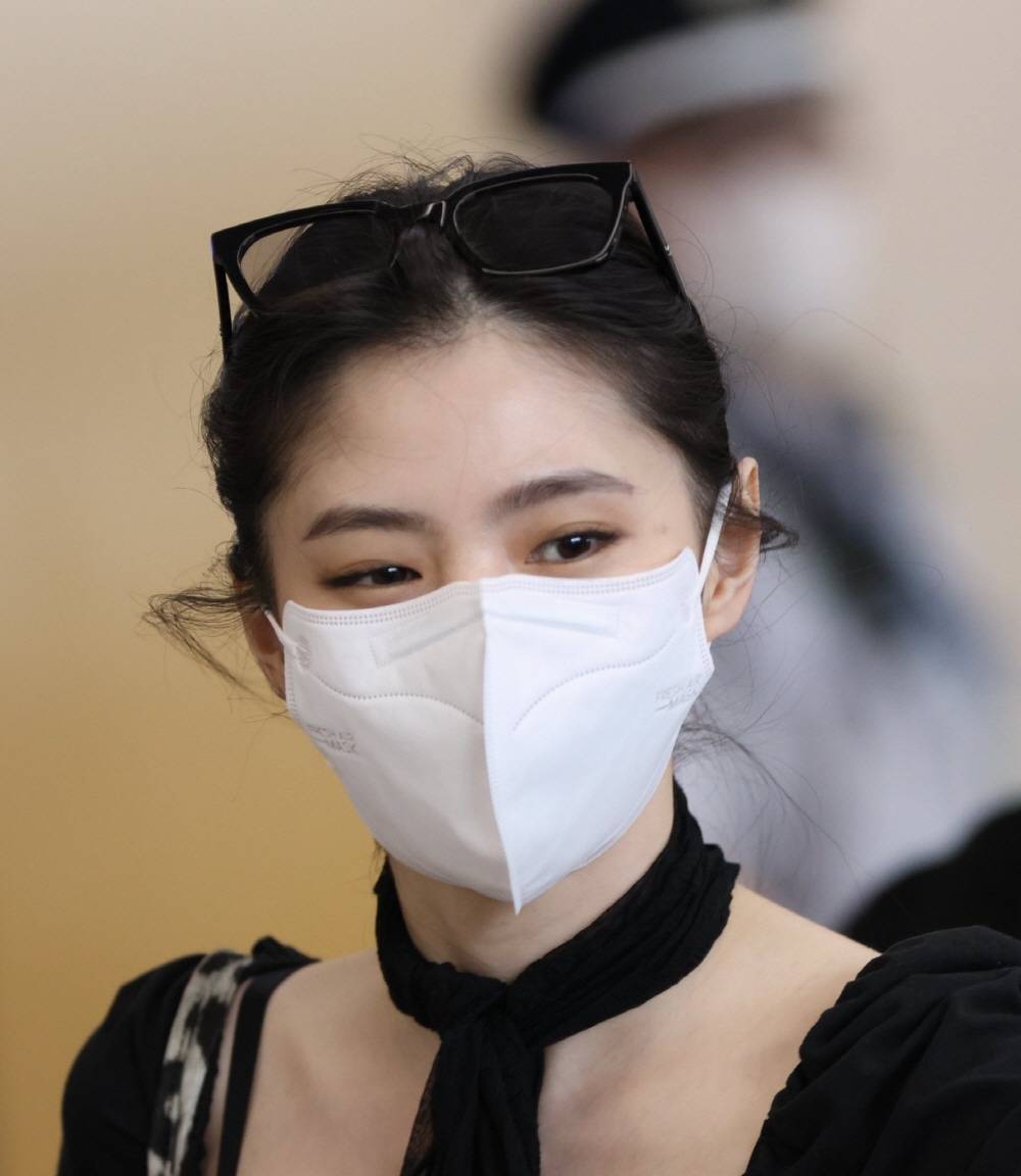 한소희 공항패션 .jpgif - 인스티즈(instiz) 이슈 카테고리