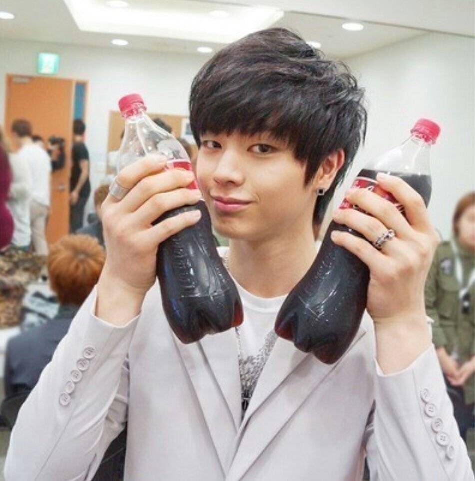 손큰 아이돌들의 손크기(cm)를 알아보았다.jpgif - 인스티즈(instiz) 이슈 카테고리