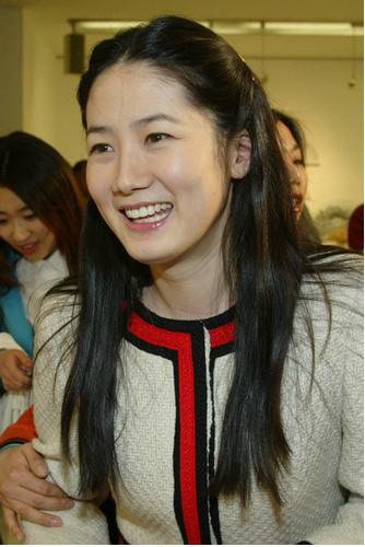 심은하 2001년 은퇴 후 2년만에 전시회에서 첫 모습 - 인스티즈(instiz) 이슈 카테고리